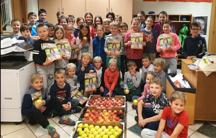 „Der Apfel zu Besuch im Klassenzimmer“